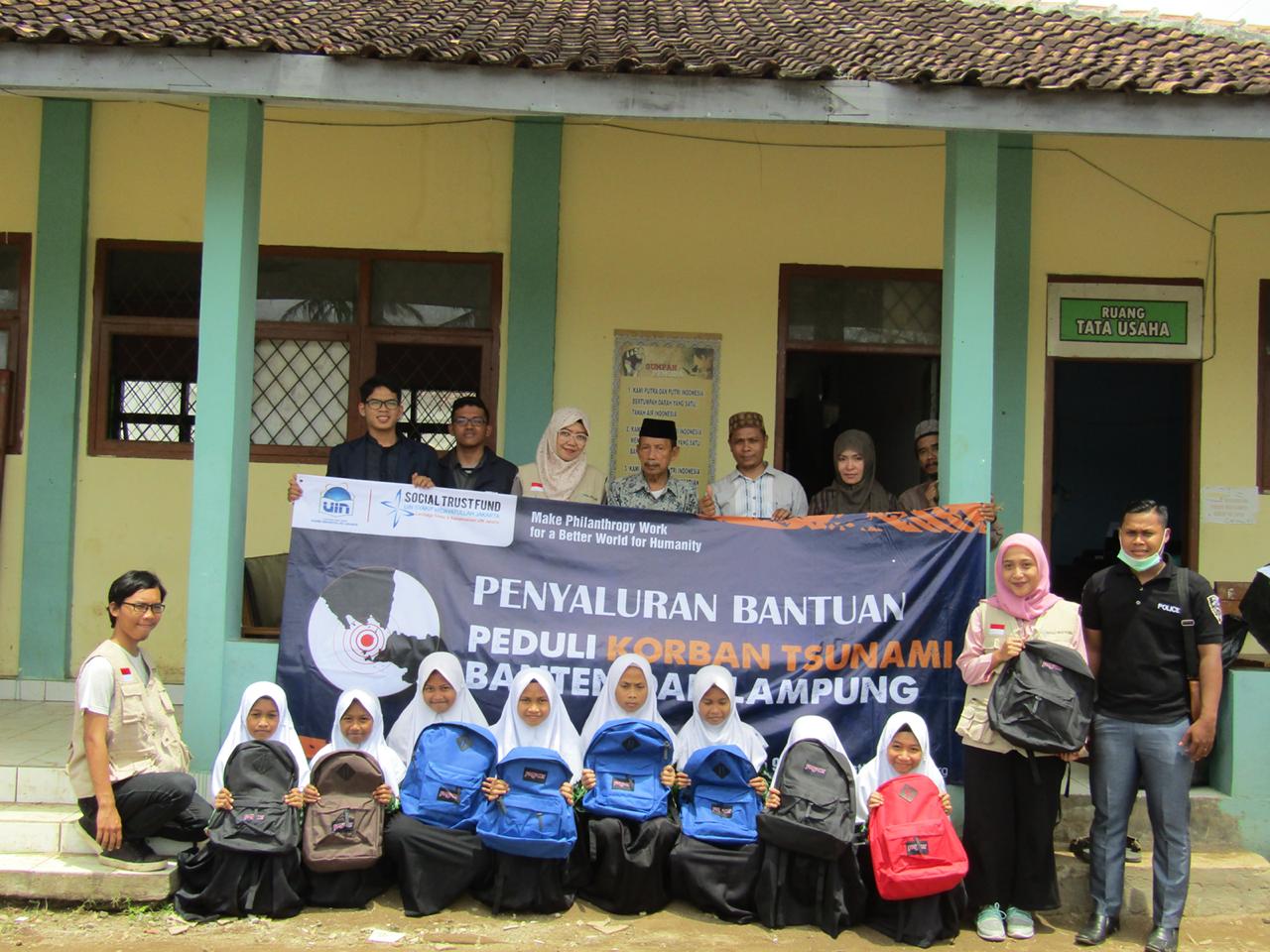STF UIN Jakarta Salurkan Donasi ke Beberapa Titik Korban Bencana ...
