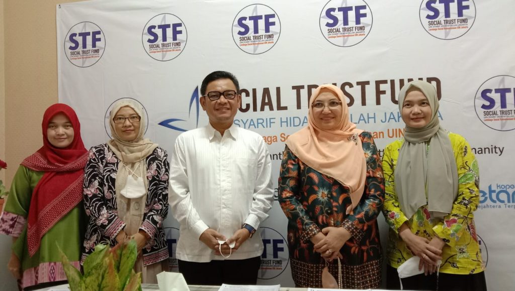Dr. TB. H. Ace Hasan Syadzily, M.Si Salurkan Zakat Fitrah dan Zakat Maal melalui STF UIN Jakarta ...